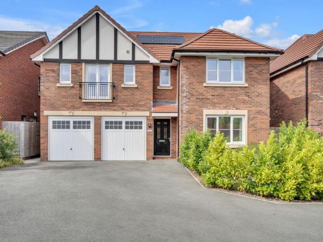 5 bedroom detached house for sale