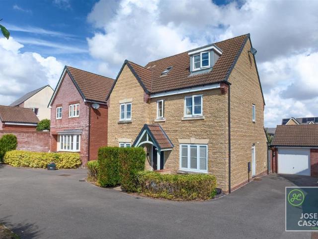 5 bedroom detached house for sale