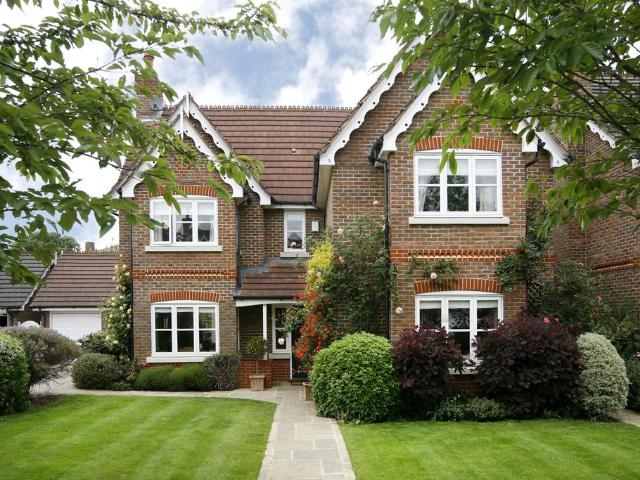 5 bedroom detached house for sale