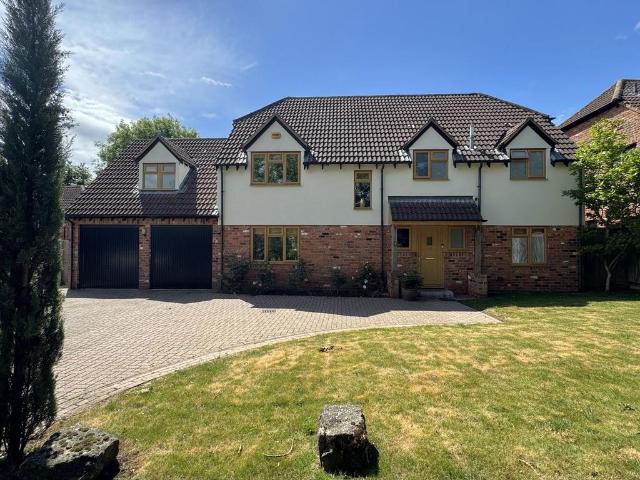 5 bedroom detached house for sale
