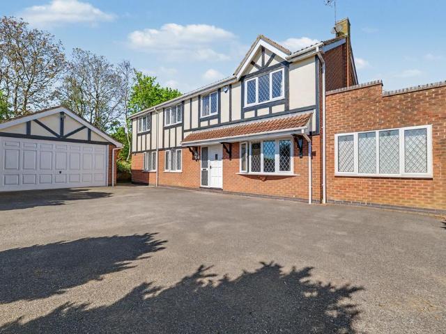 5 bedroom detached house for sale
