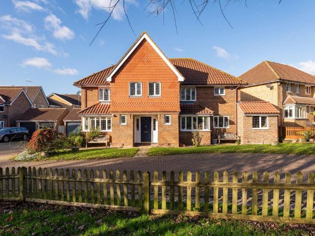 5 bedroom detached house for sale