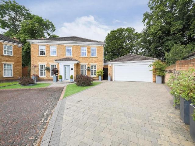 5 bedroom detached house for sale