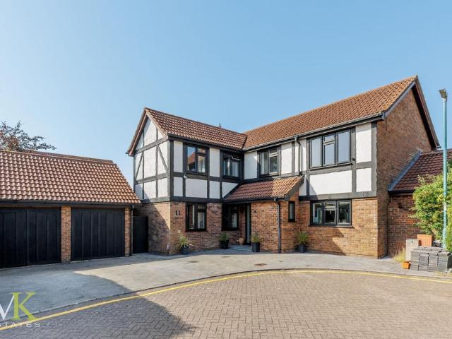 5 bedroom detached house for sale