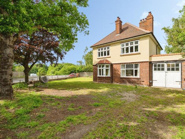 5 bedroom detached house for sale
