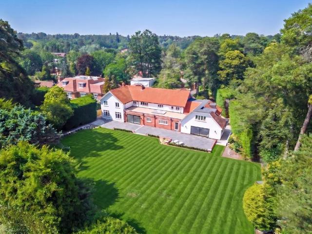 5 bedroom detached house for sale