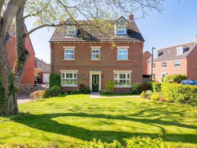 5 bedroom detached house for sale