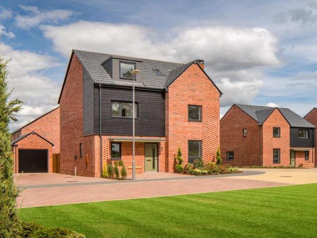 5 bedroom detached house for sale