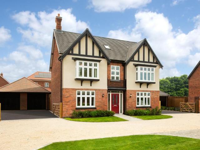 5 bedroom detached house for sale