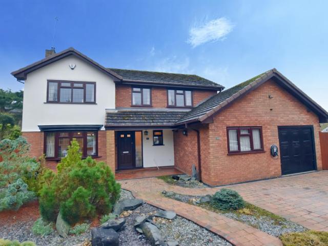 5 bedroom detached house for sale