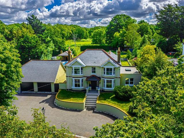 5 bedroom detached house for sale