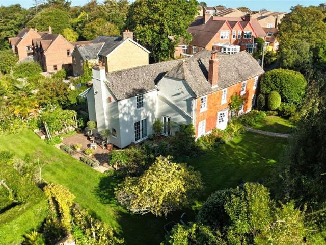 5 bedroom detached house for sale