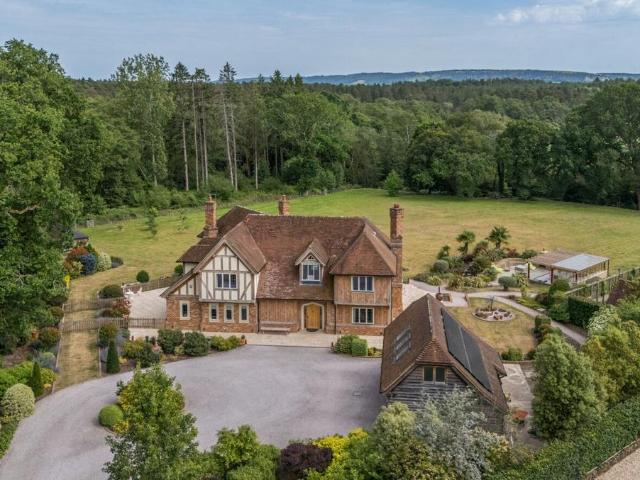 5 bedroom detached house for sale