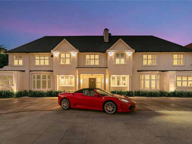 5 bedroom detached house for sale