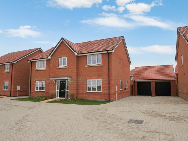 5 bedroom detached house for sale