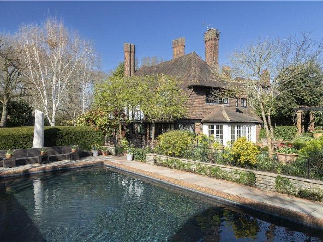 5 bedroom detached house for sale