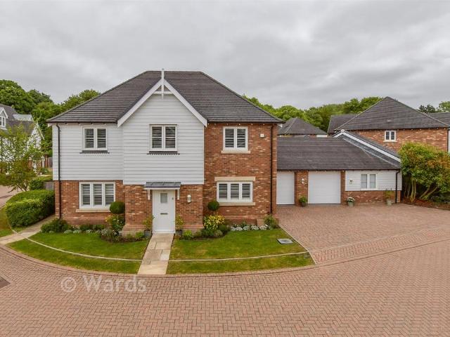 5 bedroom detached house for sale