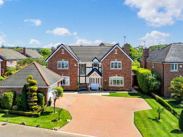 5 bedroom detached house for sale