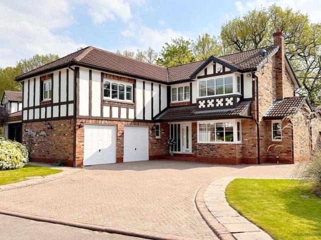 5 bedroom detached house for sale