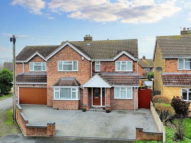 5 bedroom detached house for sale