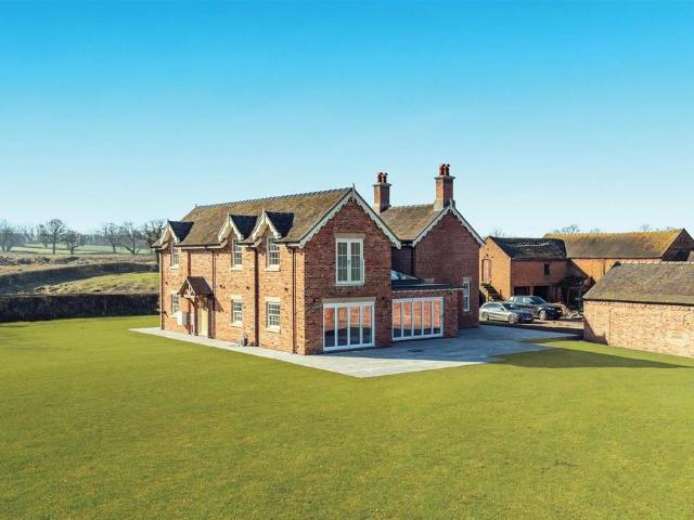 5 bedroom detached house for sale