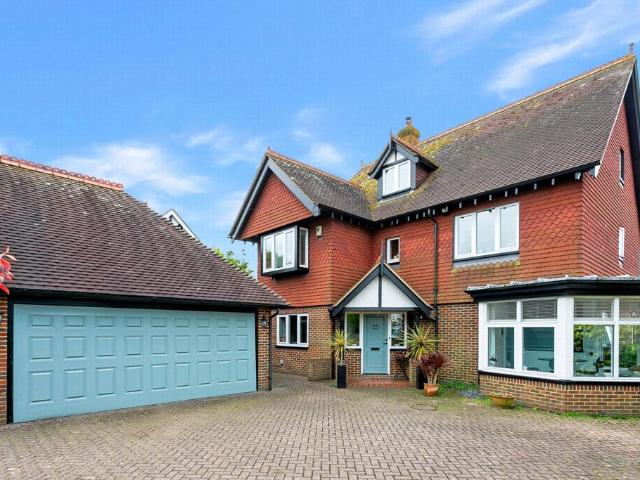 5 bedroom detached house for sale