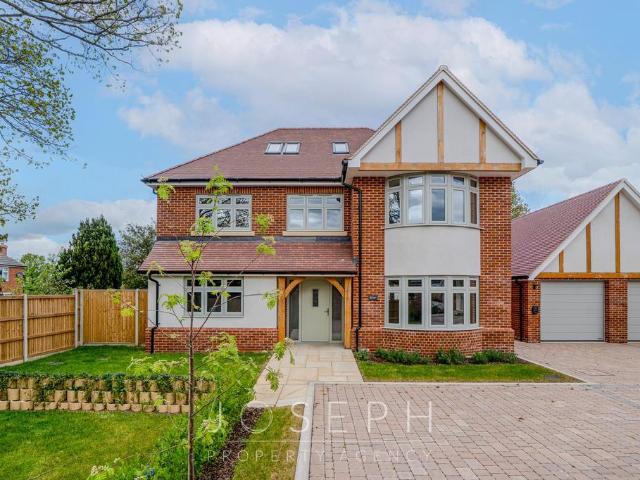 5 bedroom detached house for sale