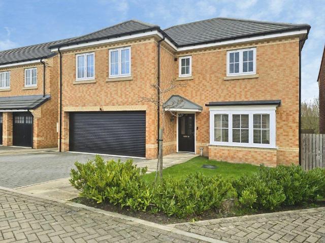 5 bedroom detached house for sale