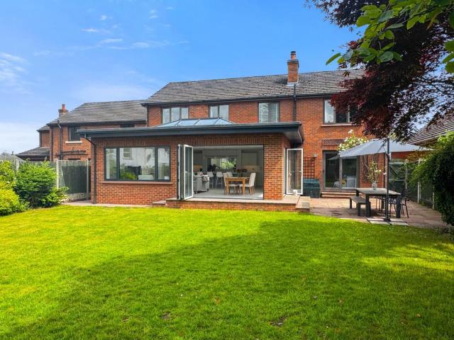 5 bedroom detached house for sale