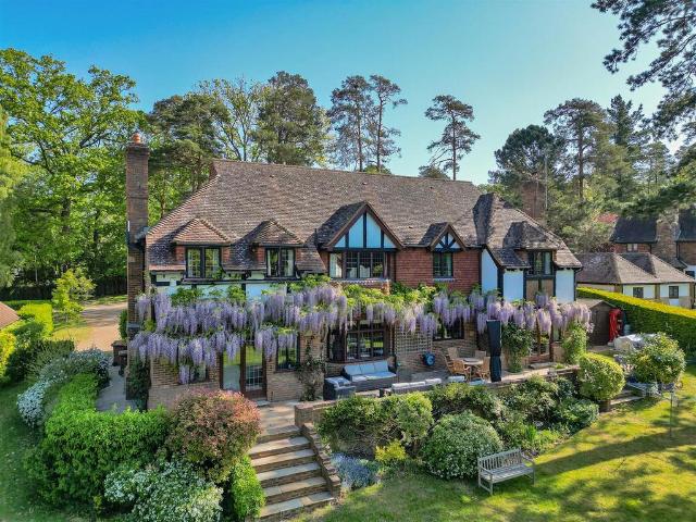 5 bedroom detached house for sale