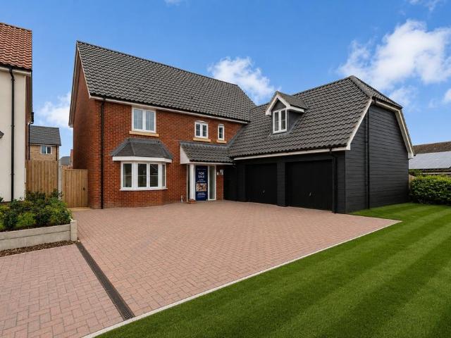5 bedroom detached house for sale