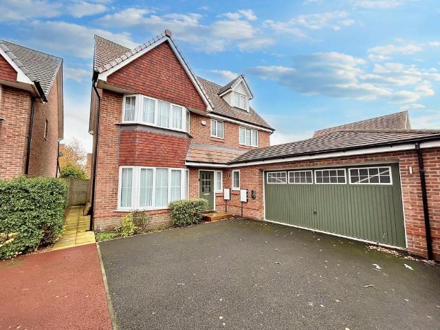 5 bedroom detached house for sale