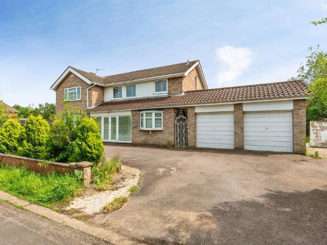 5 bedroom detached house for sale