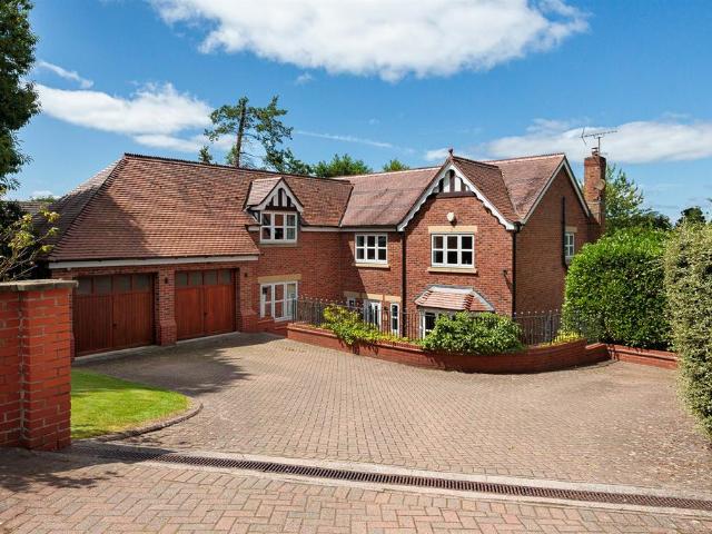 5 bedroom detached house for sale