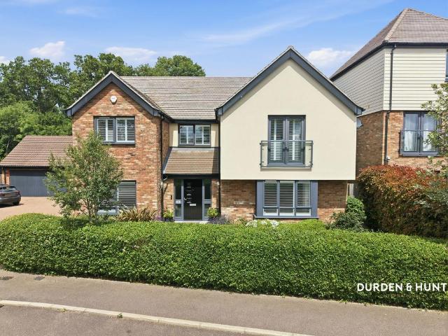 5 bedroom detached house for sale