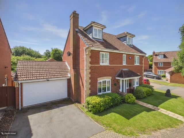 5 bedroom detached house for sale