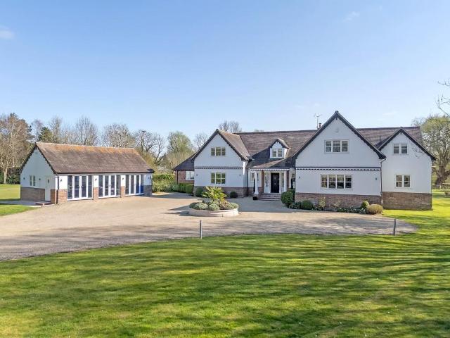 5 bedroom detached house for sale