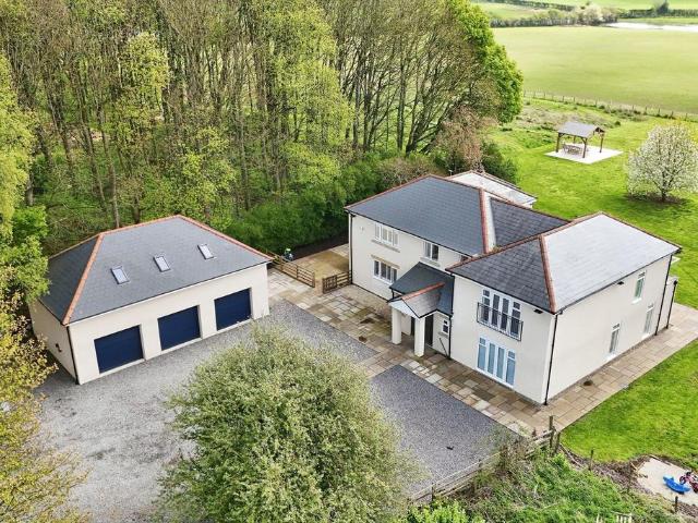 5 bedroom detached house for sale
