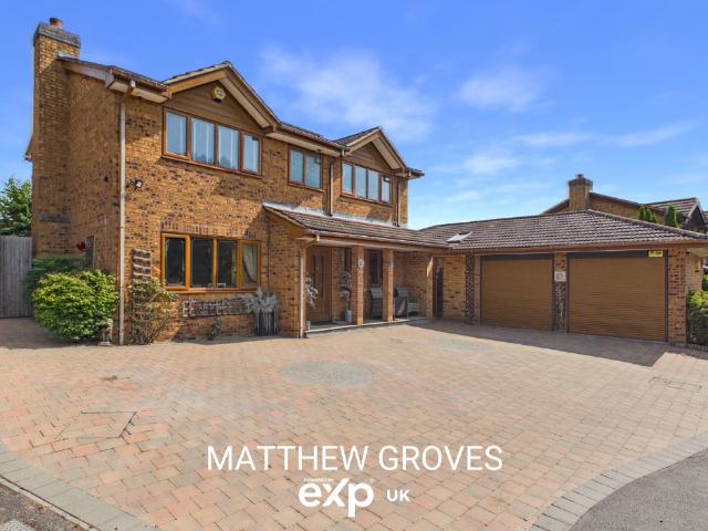 5 bedroom detached house for sale