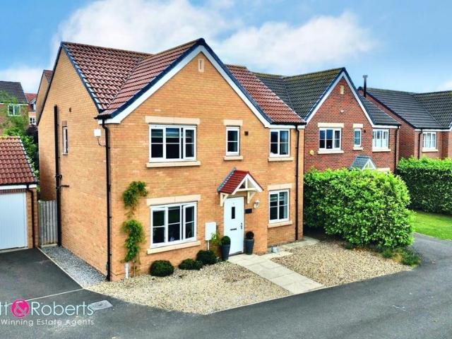 5 bedroom detached house for sale