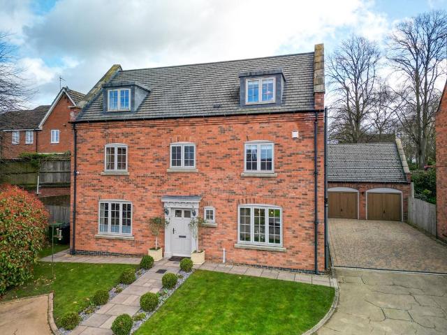 5 bedroom detached house for sale