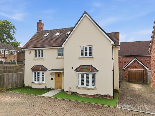 5 bedroom detached house for sale