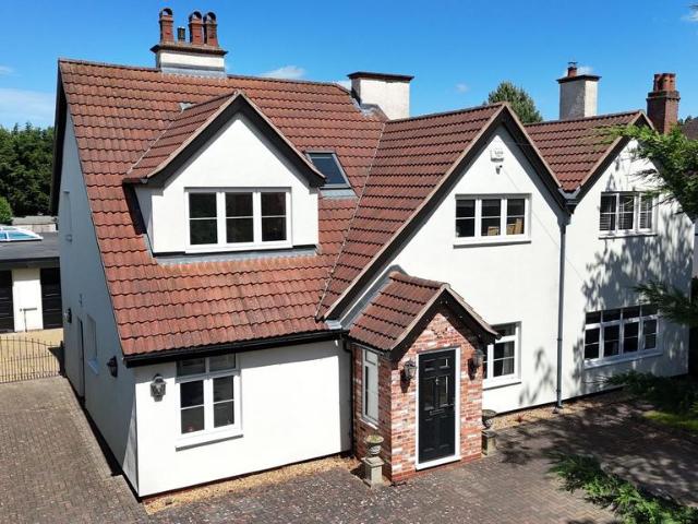 5 bedroom detached house for sale