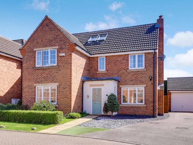 5 bedroom detached house for sale