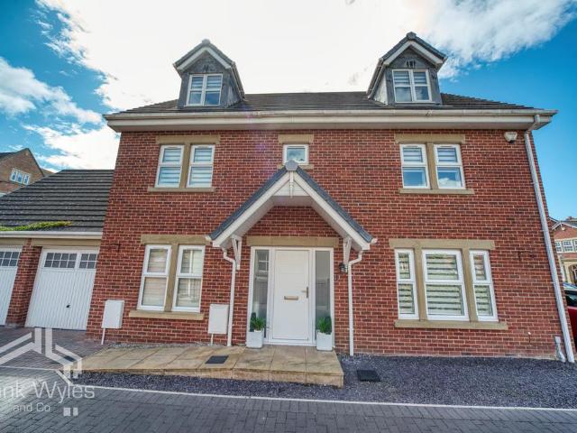 5 bedroom detached house for sale