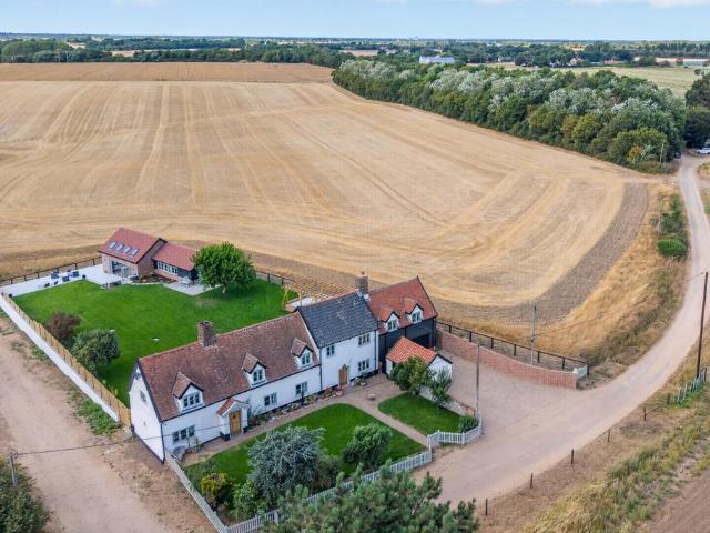 5 bedroom detached house for sale