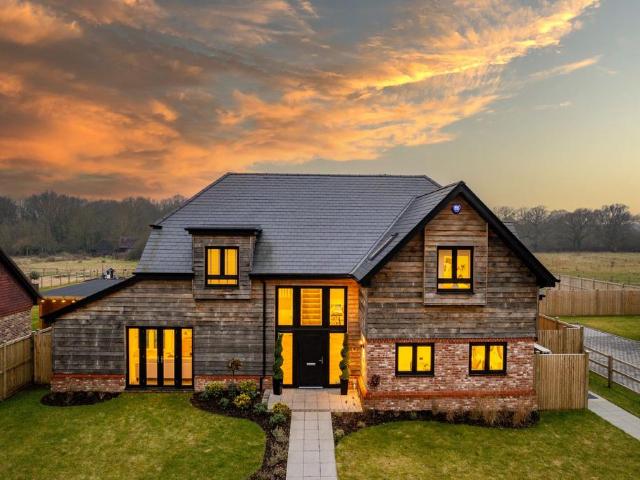 5 bedroom detached house for sale