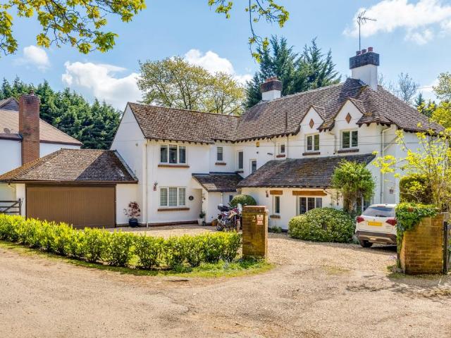 5 bedroom detached house for sale