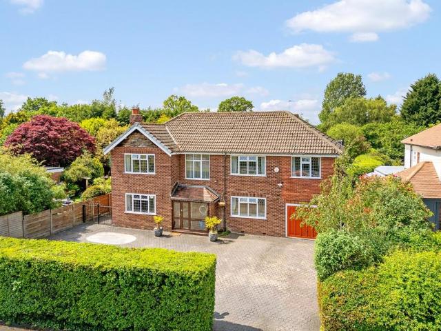 5 bedroom detached house for sale