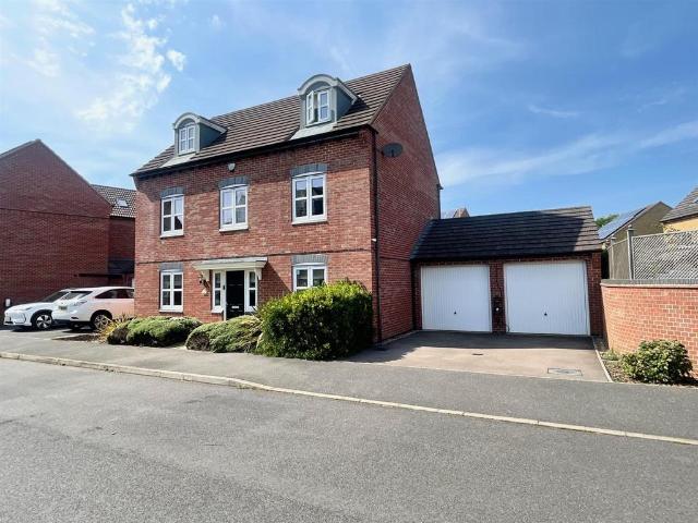 5 bedroom detached house for sale